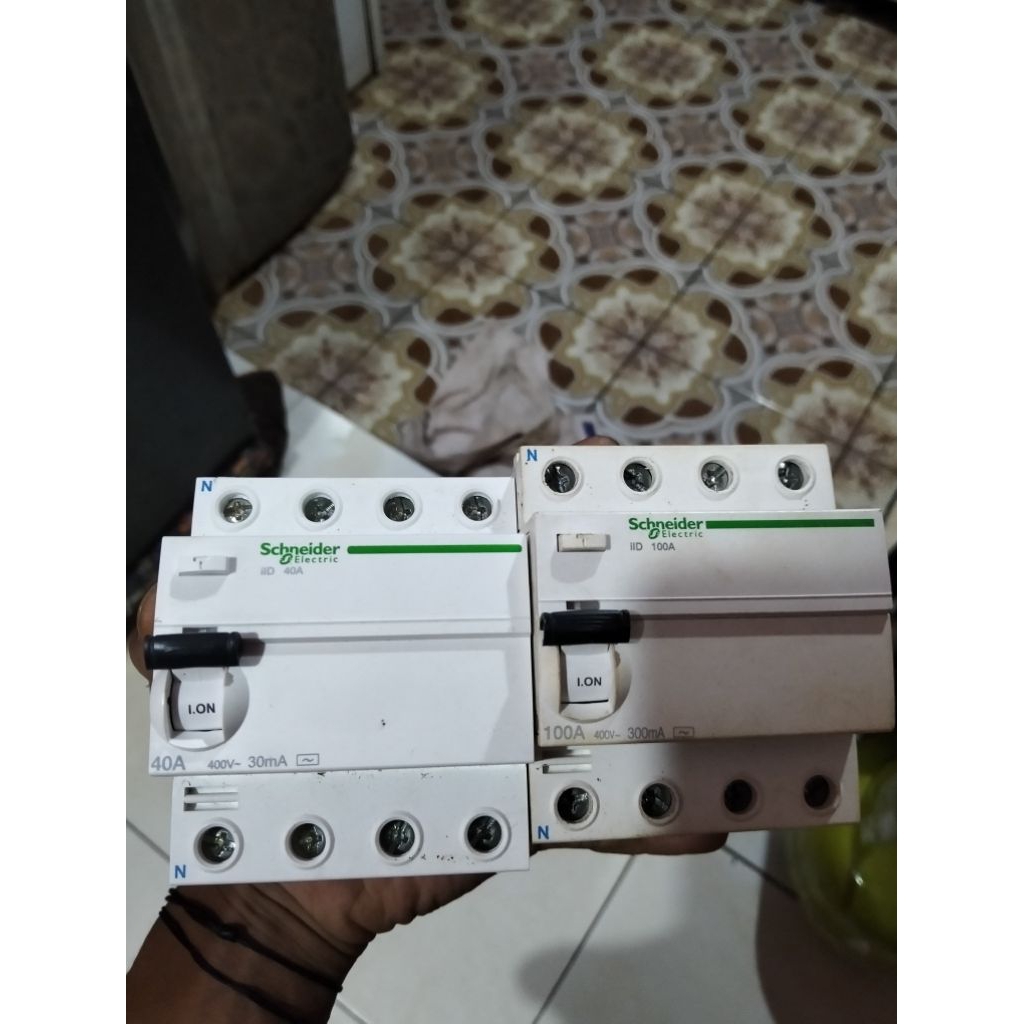 Jual SCHNEIDER MCB - 30mA ( 40A ) & 300mA ( 100A ) | Shopee Indonesia