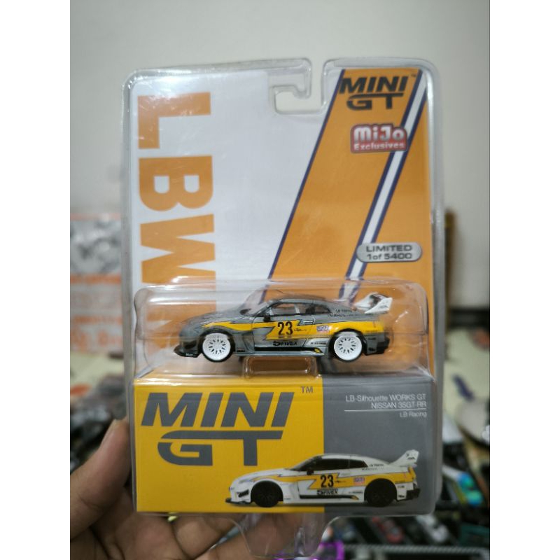 Jual Mini GT 528 CHASE LB Silhoutte Works Nissan GTR R35 LBWK Chase ...