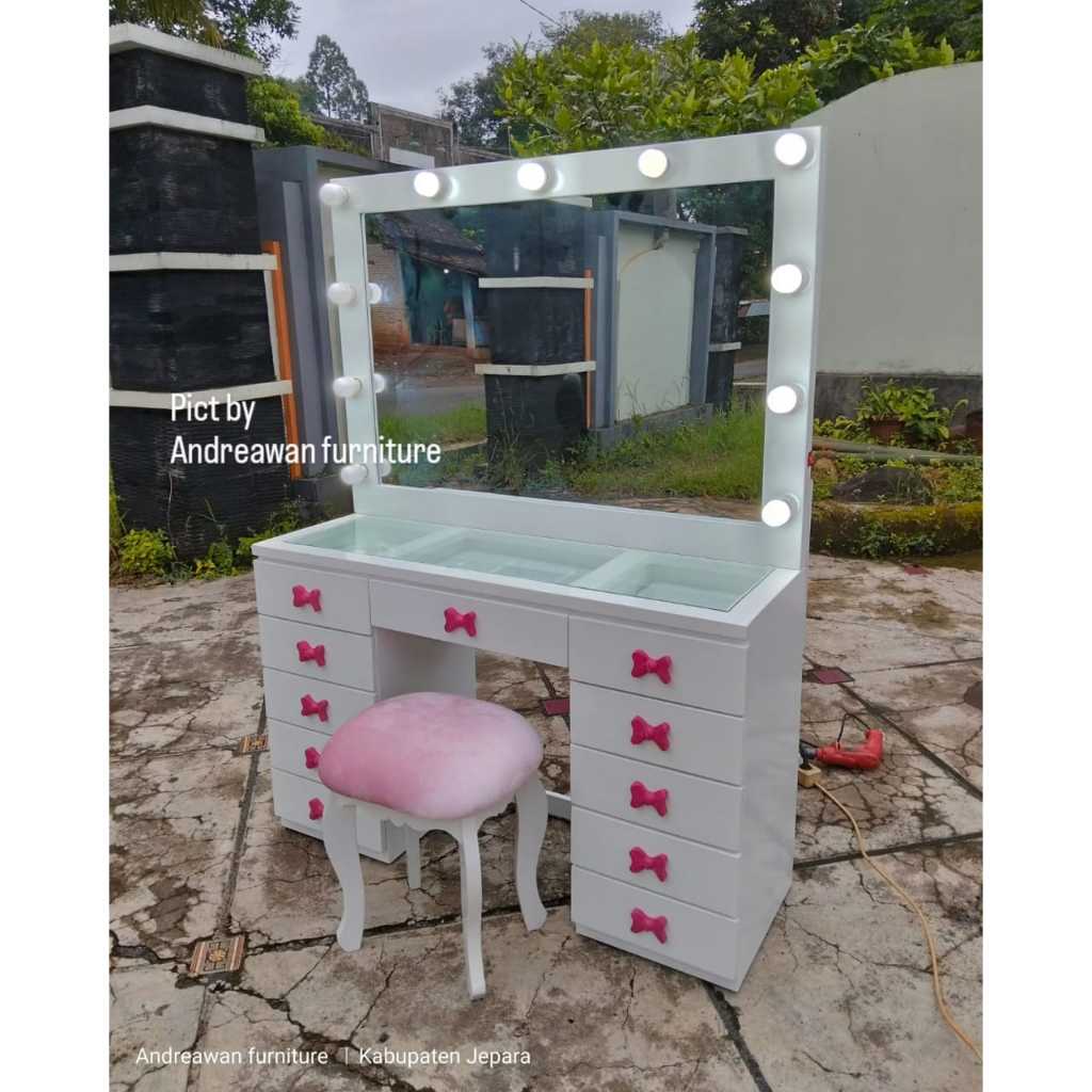 Jual Meja Rias Minimalis Lampu Cat Duco Putih Pink Solid Kayu Full Laci ...
