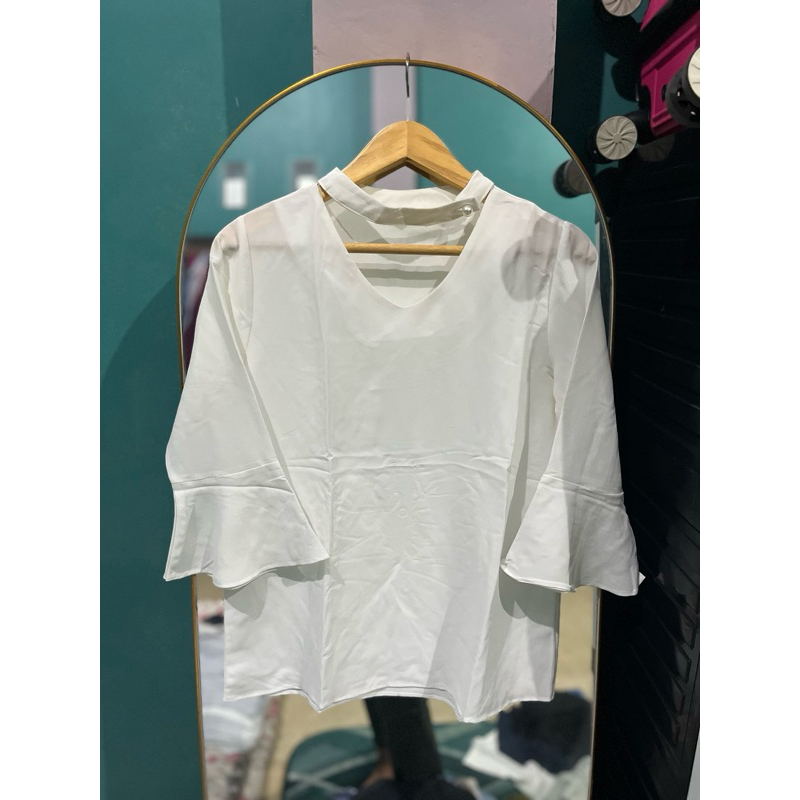 Jual BLOUSE PUTIH / BLOUSE THRIFT | Shopee Indonesia