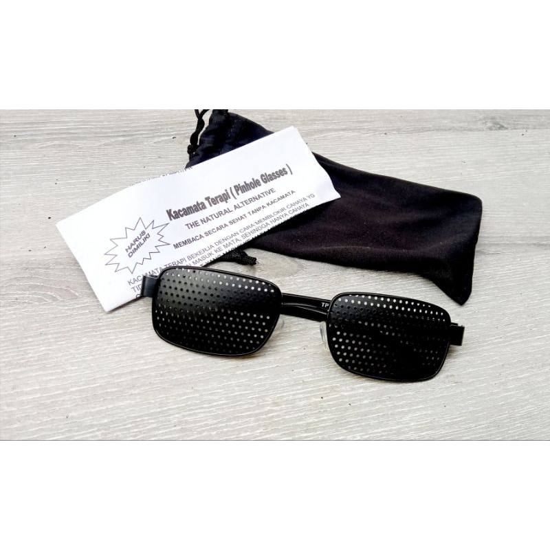 Jual kacamata terapi pinhole glasses,kacamata terapi minus dan plus kacamata karbon | Shopee ...