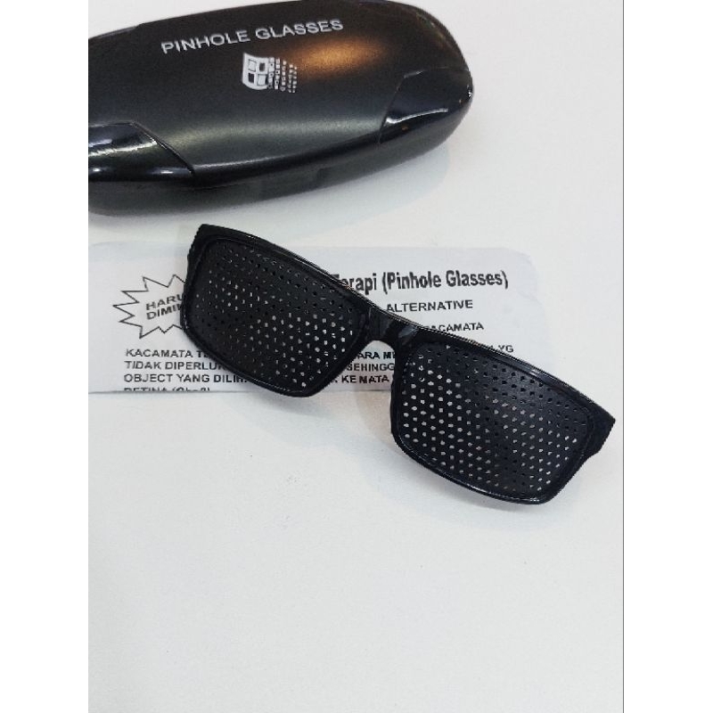 Jual Kacamata Terapi Pinhole Glasses Full Lubang T01 /T02 | Shopee ...