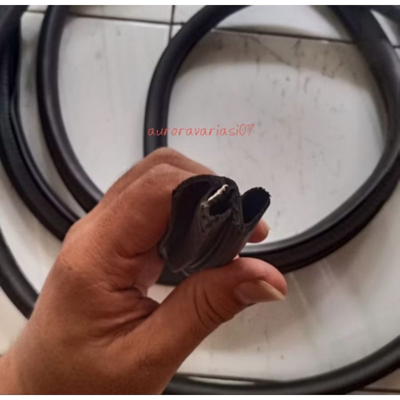Jual KARET BALON BODY PINTU MOBIL SUZUKI SWIFT | Shopee Indonesia