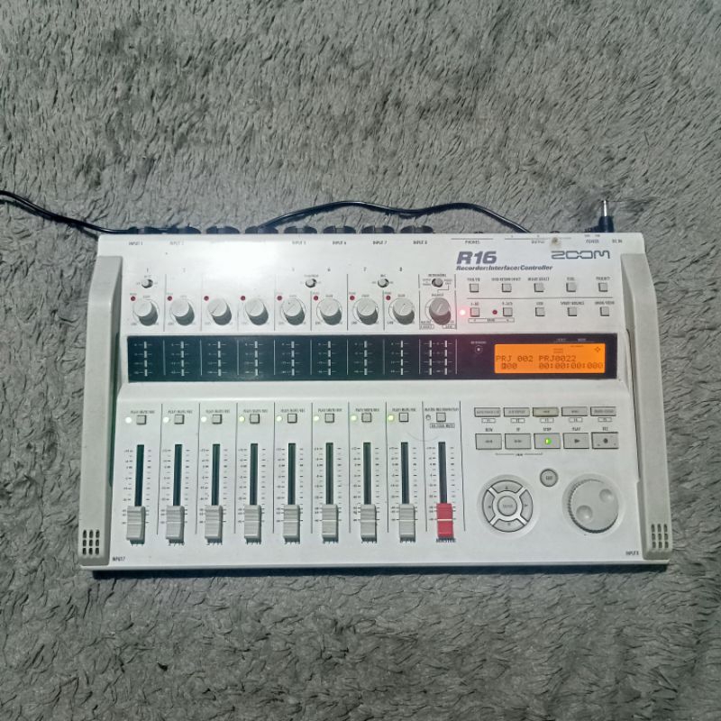 Jual Zoom R16 Recorder - Interface - Controller Kondisi Bekas Normal ...