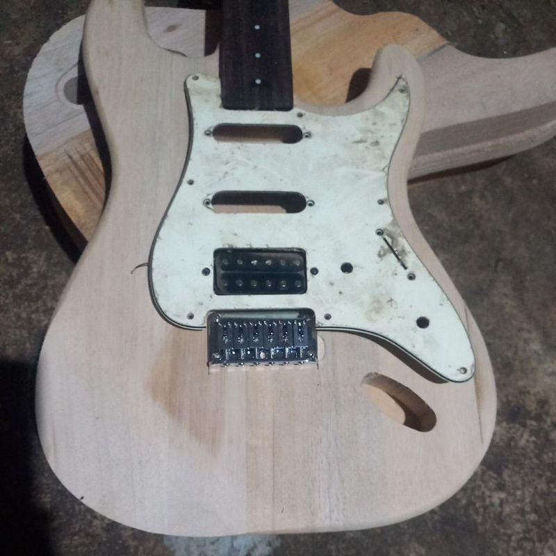 Jual Body Set Neck Stratocaster Fixsbridge Unfinised | Shopee Indonesia