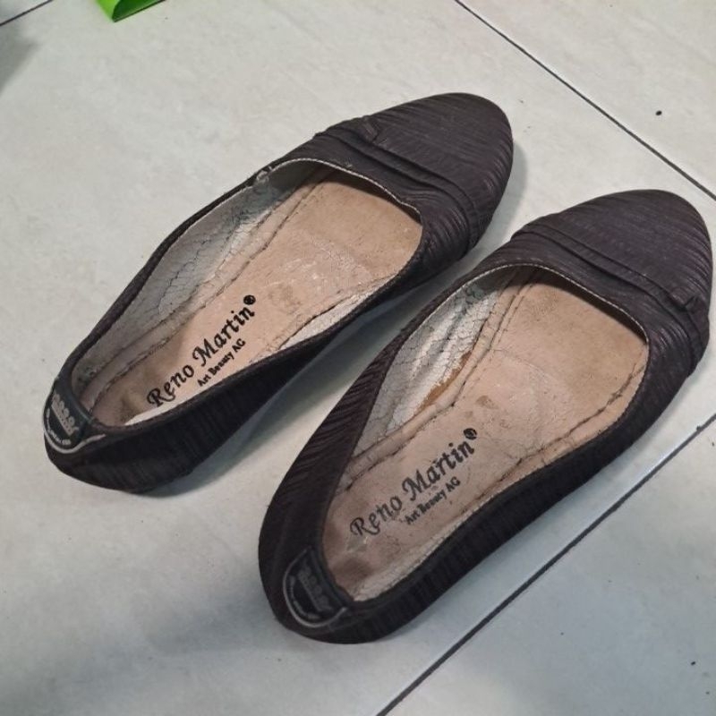 Jual Sepatu Wanita Reno Martin / Sepatu Bekas Layak Pakai / Sepatu ...