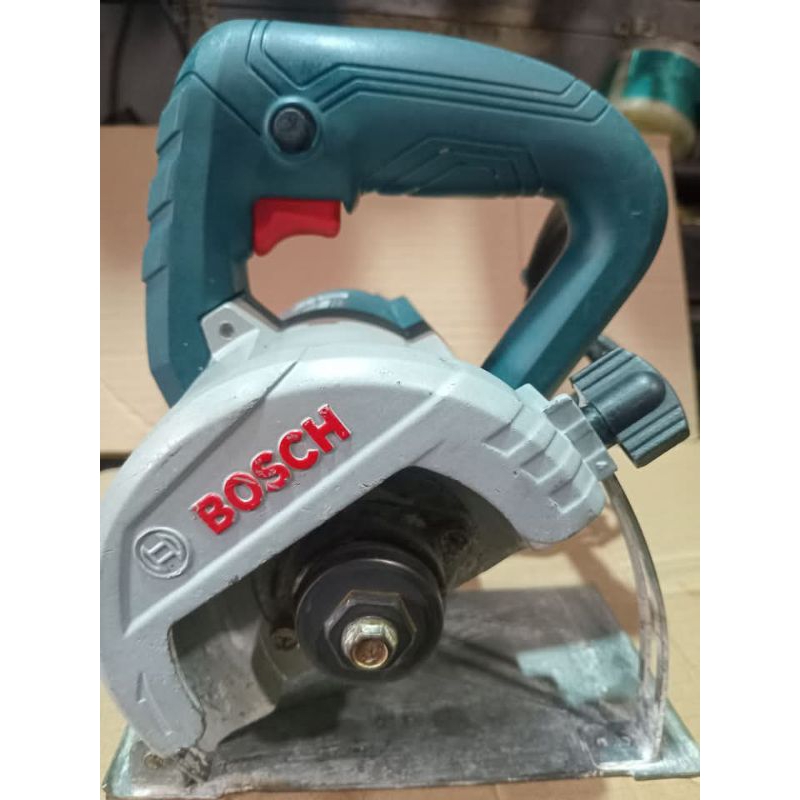 Jual mesin potong keramik Bosch GDC 140, seken 80% normal tinggal pakai ...