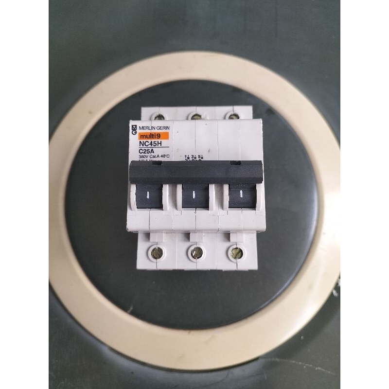 Jual MCB MERLIN GERIN 3P 16A-20A-25A-32A-40A | Shopee Indonesia