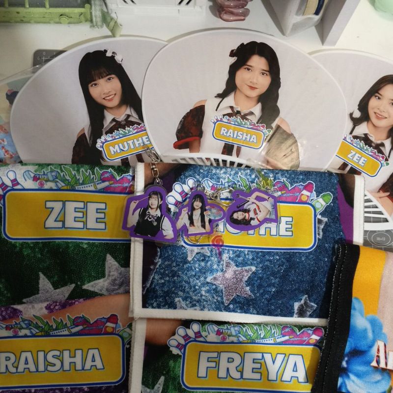 Jual Merch jkt48 (uchiwa, hand banner, ganci) | Shopee Indonesia