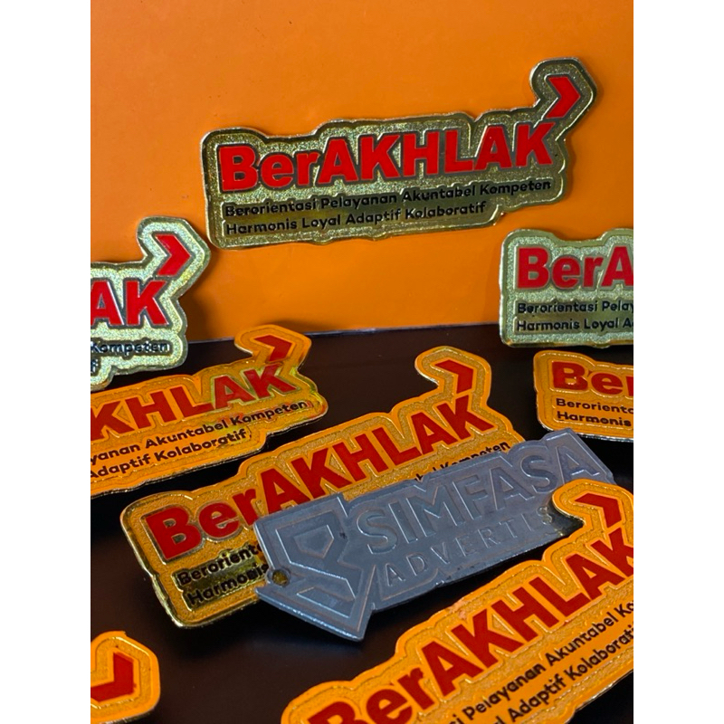 Jual Pin BerAKHLAK | Pin ASN | Pin Etching Premium Mewah | Shopee Indonesia