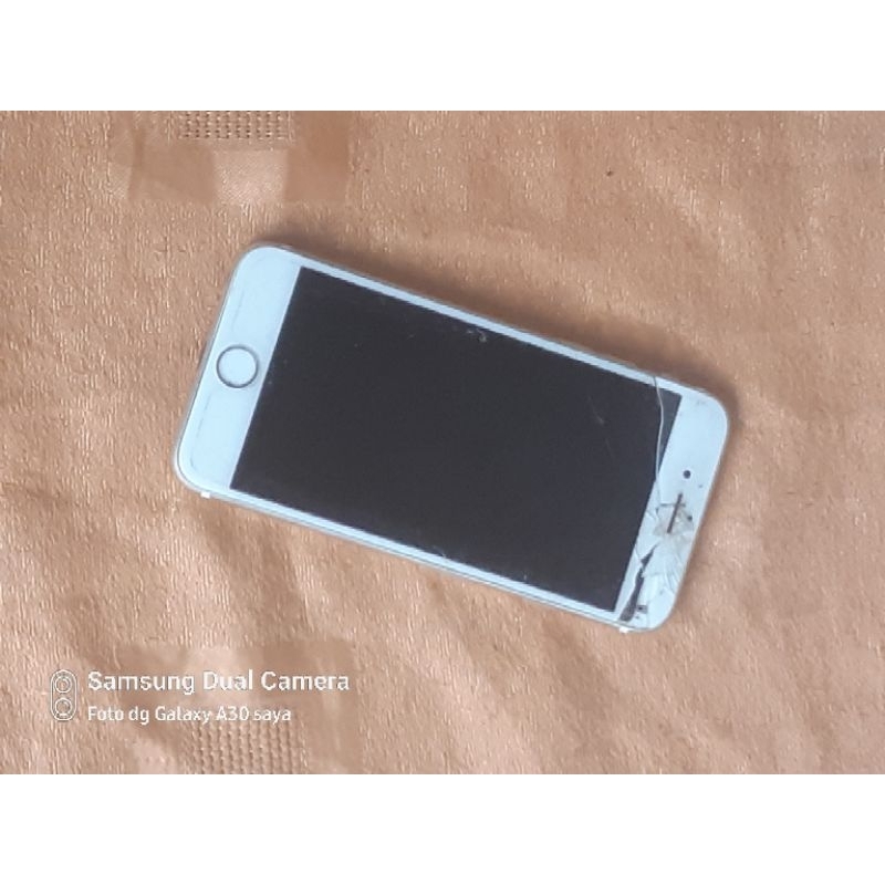 Jual iphone 6s Touchscreen bagian sudut pecah tak lihat LCD masih utuh ...