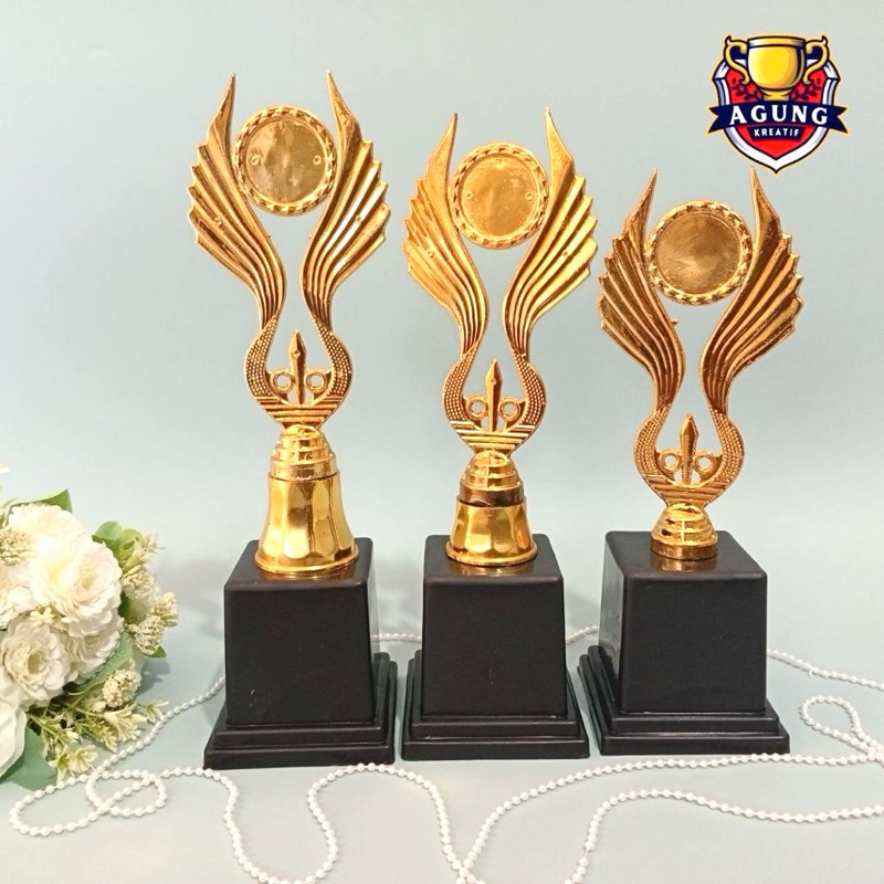 Jual Piala 1 Set Emas Piala Murah Tinggi 30-35 cm | Shopee Indonesia