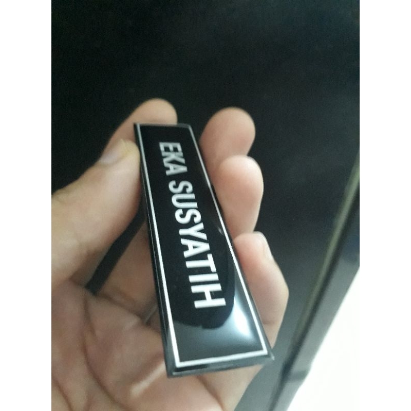 Jual Nametag Garis Kotak & Tulisan Putih, akrilik 2mm Hitam (Name Tag ...