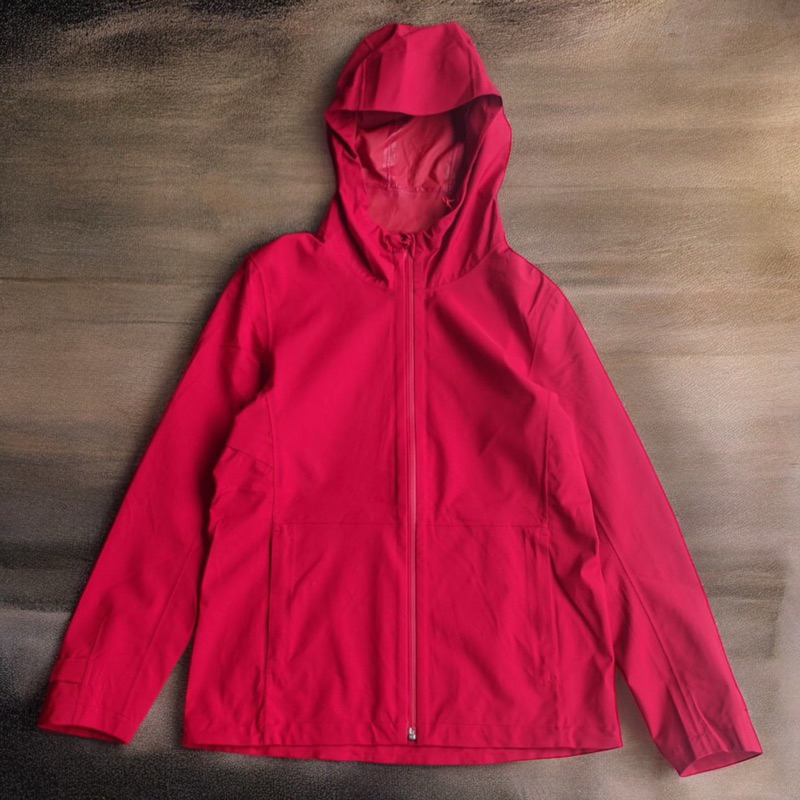 Jual UNIQLO Red Kacket Blocktech | Shopee Indonesia