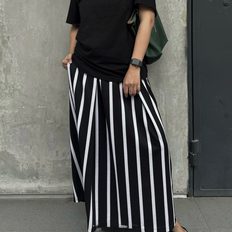Jual [Milposhka] Rample Stripe Skirt / Rok salur hitam putih | Shopee ...