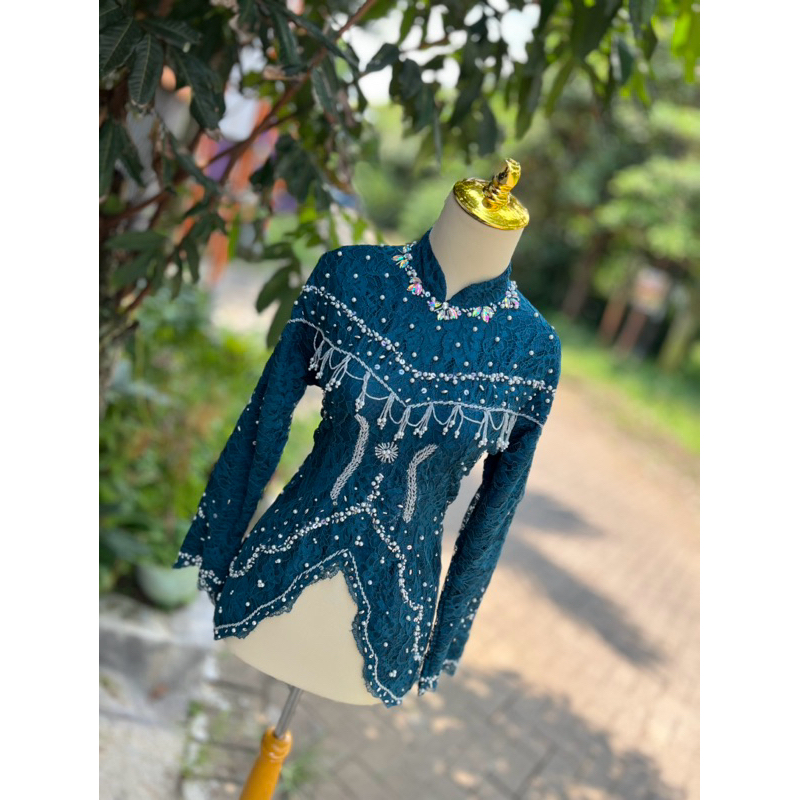 Jual KEBAYA EMERALD FULL FURING,KEBAYA WISUDA MODERN,KEBAYA LAMARAN ...