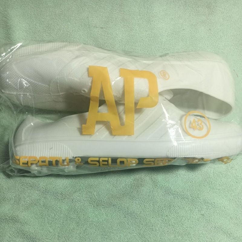 Jual AP 963 Putih Sepatu Karet AP 963 White 37-43 Sepatu Karet Bola ...