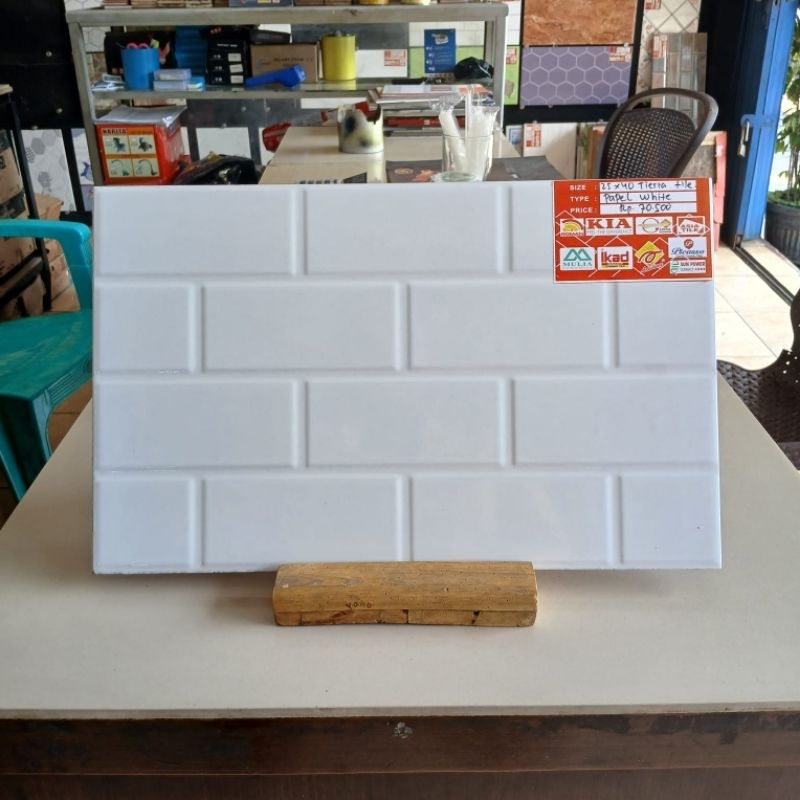 Jual KERAMIK DINDING 25X40 PAPEL WHITE | GLOSSY | TERRA TILE | Shopee ...