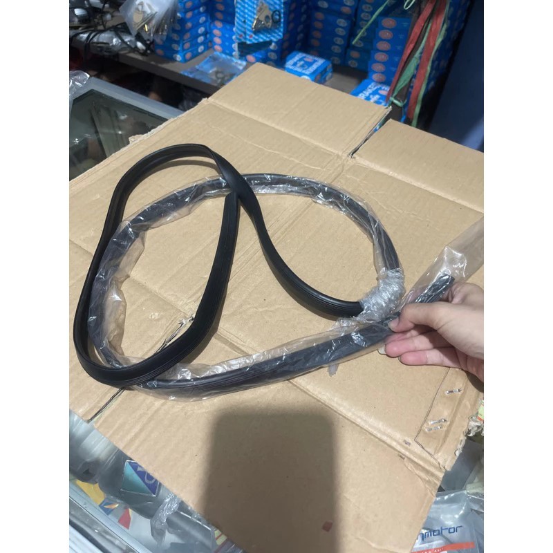 Jual LIS DADA SAYAP KARET VESPA MURAH / Lis Karet Cream Vespa | Shopee ...