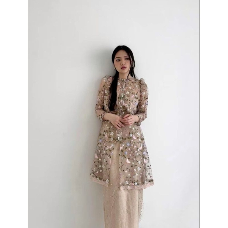 Jual READY FOR RENT (SEWA KEBAYA) JALEELA SALISHA FULL SET (KEBAYA KONDANGAN / MODERN / LAMARAN ...
