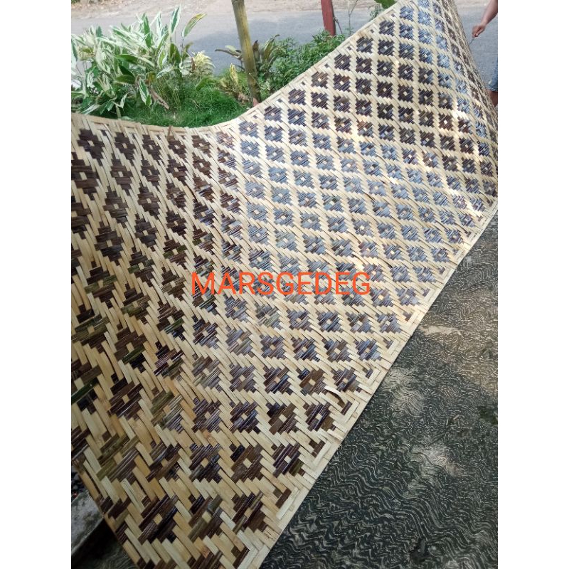 Jual Anyaman bambu/gedeg/bilik/gribik/SUDAH VERNIS ukuran 1mx2m,1mx3m ...