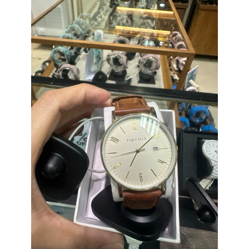 Jual LATCH GOLD LEATHER WATCH RIPCURL ( no cod) | Shopee Indonesia