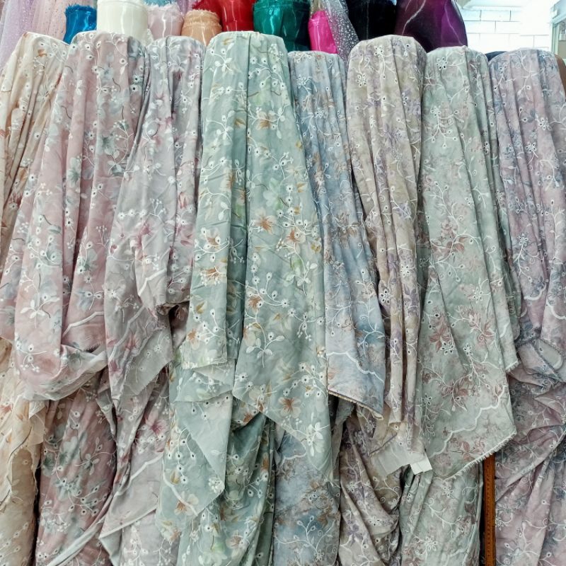 Jual Kain Katun Bordiran Motif Bunga / Katun Bordir Meteran Premium ...