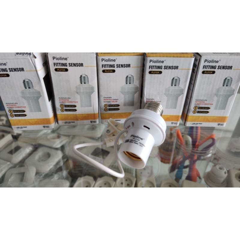 Jual fitting lampu sensor cahaya pioline irit listrik | Shopee Indonesia