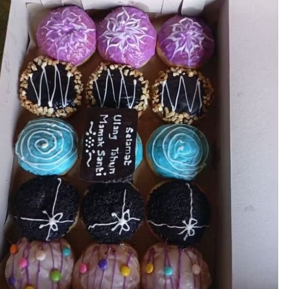 Jual Ready Donat fresh isi 24 Pilihan Rasa Best Seller | Shopee Indonesia