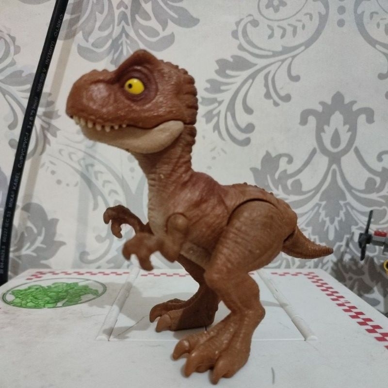 Jual Jurassic World Baby T Rex Young Tyrannosaurus Rex Hatch 'N Play ...