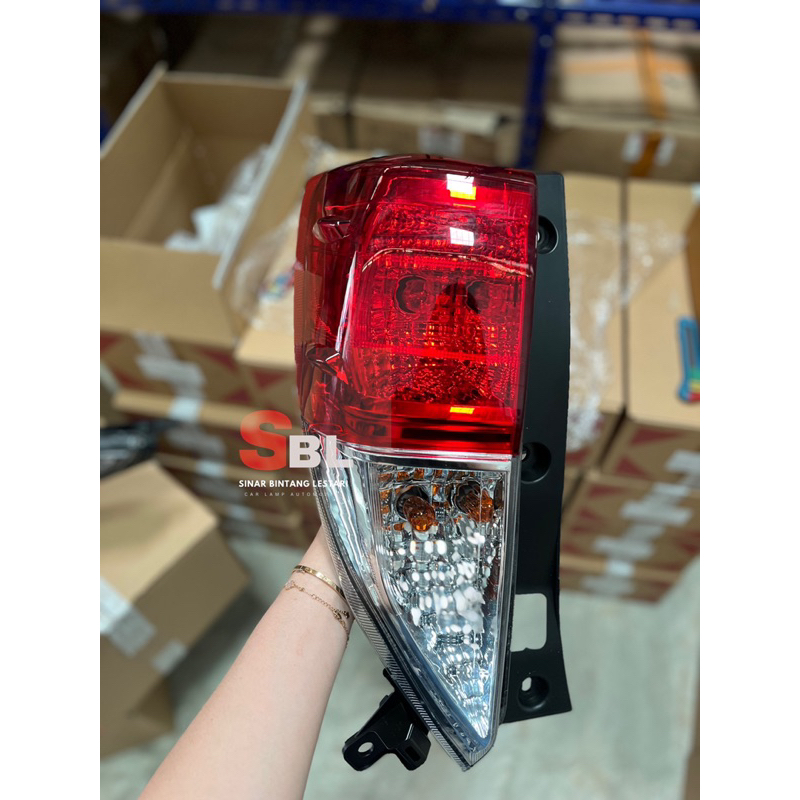Jual Lampu Stop Innova Reborn + Soket + Bohlam ( thn 2016 - 2022 ) CPU ...
