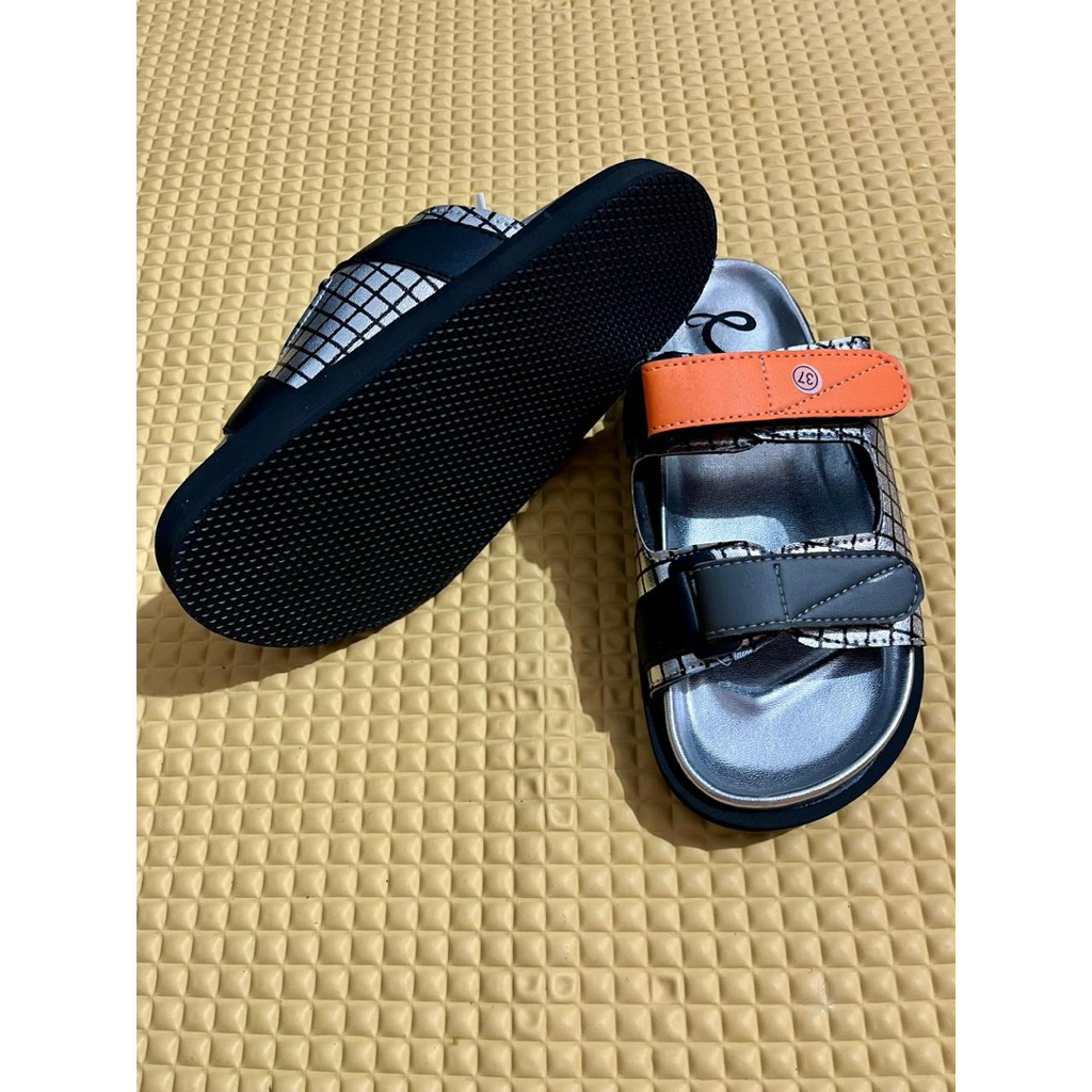 Jual Sendal Model Koora Merk Sizzle | Sandal Flat Kekinian Perempuan ...