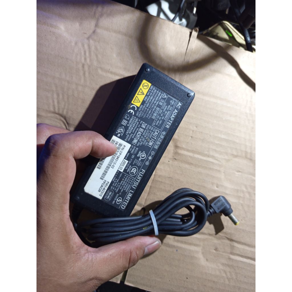 Jual Adaptor Fujitsu Original 19v 3,16a 65watt ori | Shopee Indonesia