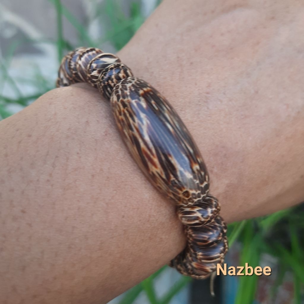 Jual Gelang Kayu Liwung Macan Model Pipih Liontin Plat | Shopee Indonesia