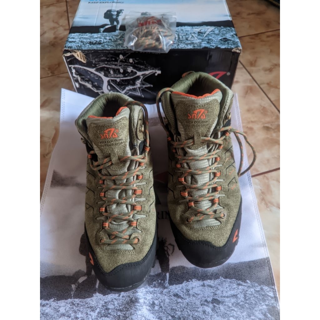 Jual Sepatu Gunung SNTA SIZE 43 | Shopee Indonesia
