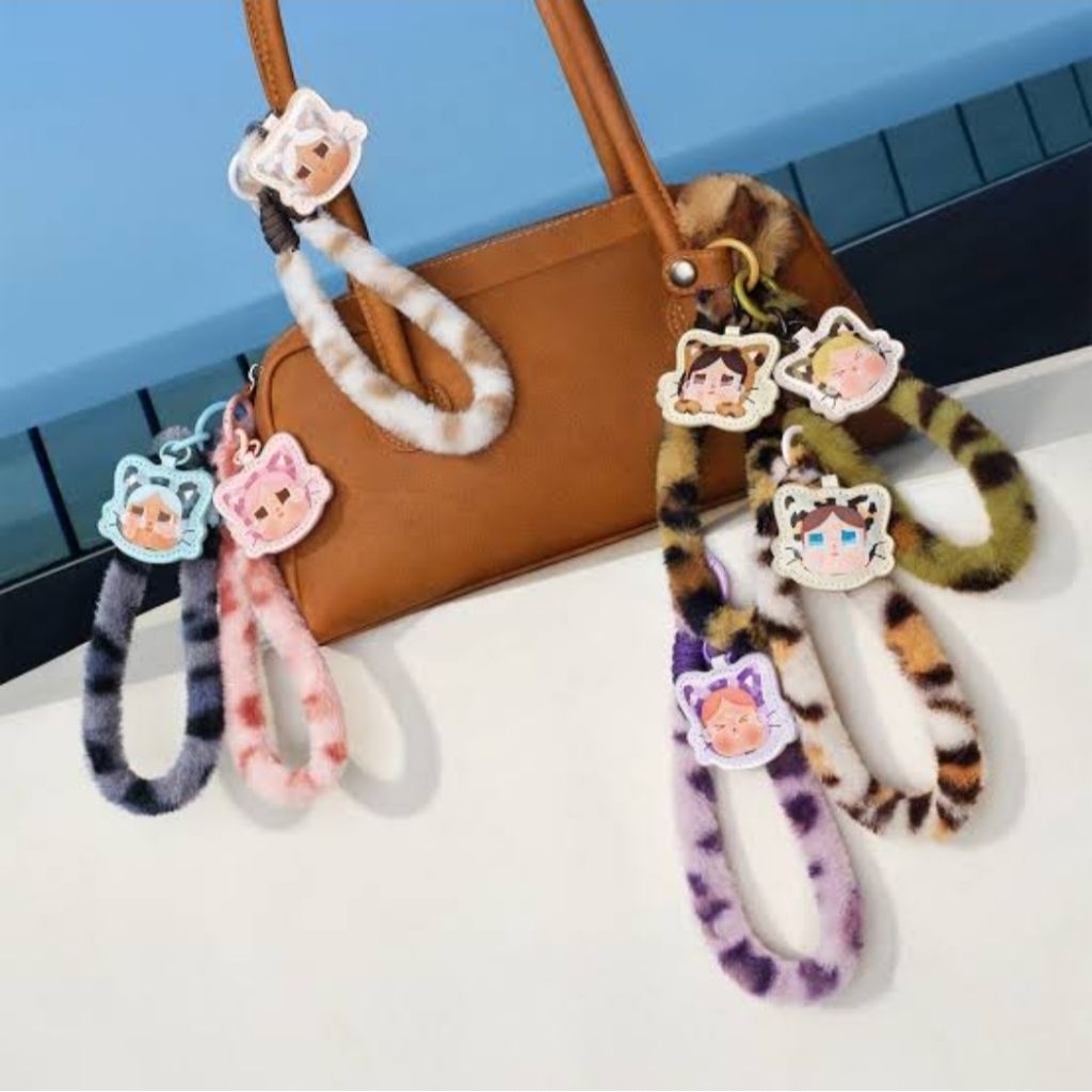 Jual Popmart Crybaby WBC phone strap | Shopee Indonesia
