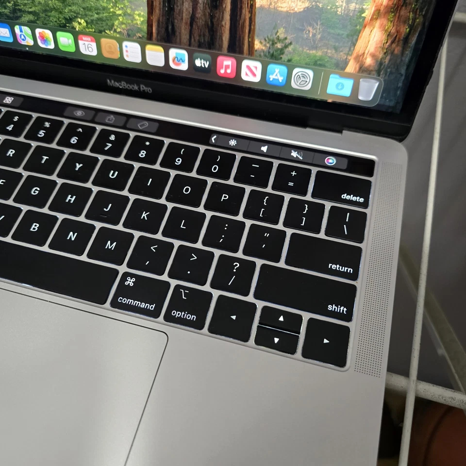 Jual Apple Laptop Macbook Pro 2019/2020 13.3inch M1 Core I7/I5 Ram 16GB SSD 512GB Touchbar Mac ...