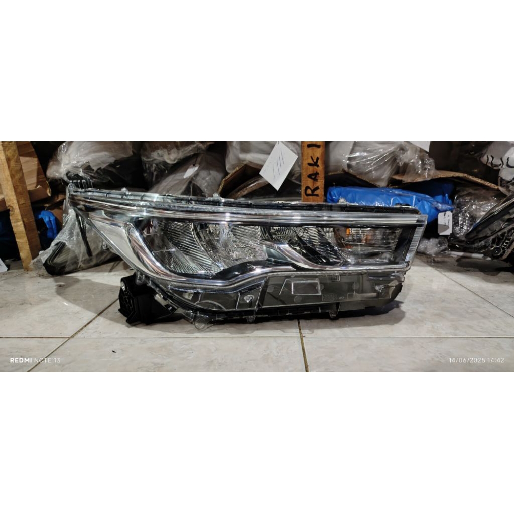 Jual headlamp lampu depan innova zenix type v 2022-2024 | Shopee Indonesia