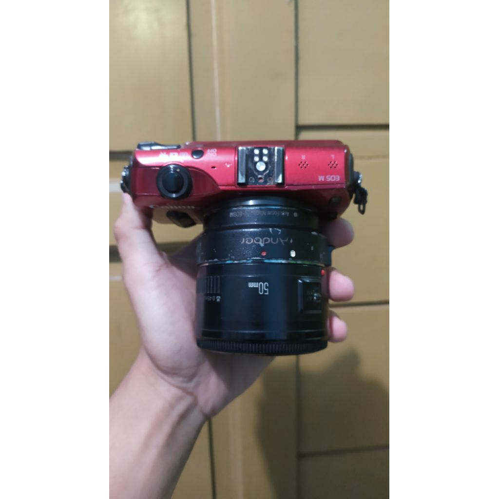 Jual kamera Mirrorless Canon Eos M plus lensa Fix Canon 50mm 1:1.8 II ...