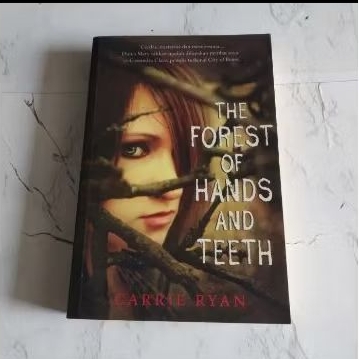 Jual Novel The Forest of Hands and Teeth (Carrie Ryan) | Shopee Indonesia