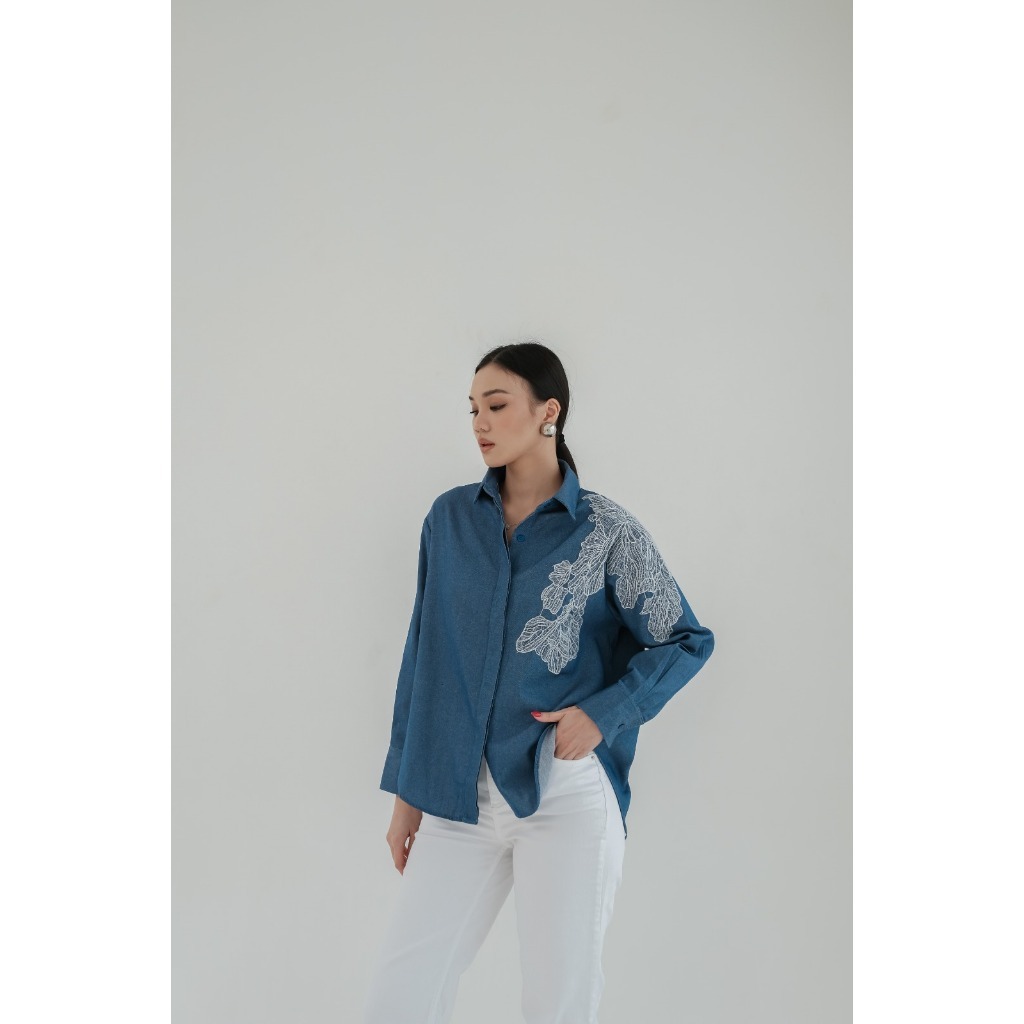 Jual SEMINGGU - Aruna Lace Denim Shirt ( SAMPLE SALE ) | Shopee Indonesia