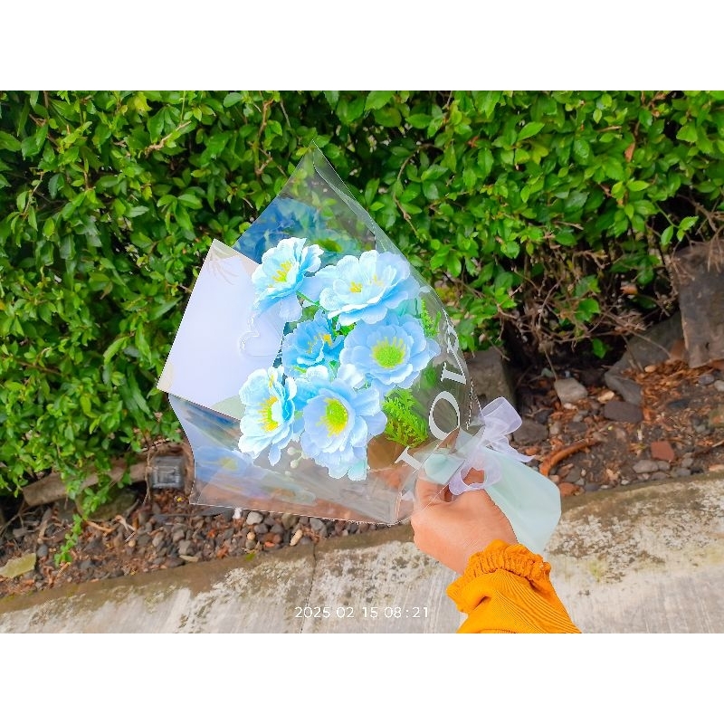 Jual buket bunga 12 kuntum bunga simpel hadiah wisuda | Shopee Indonesia