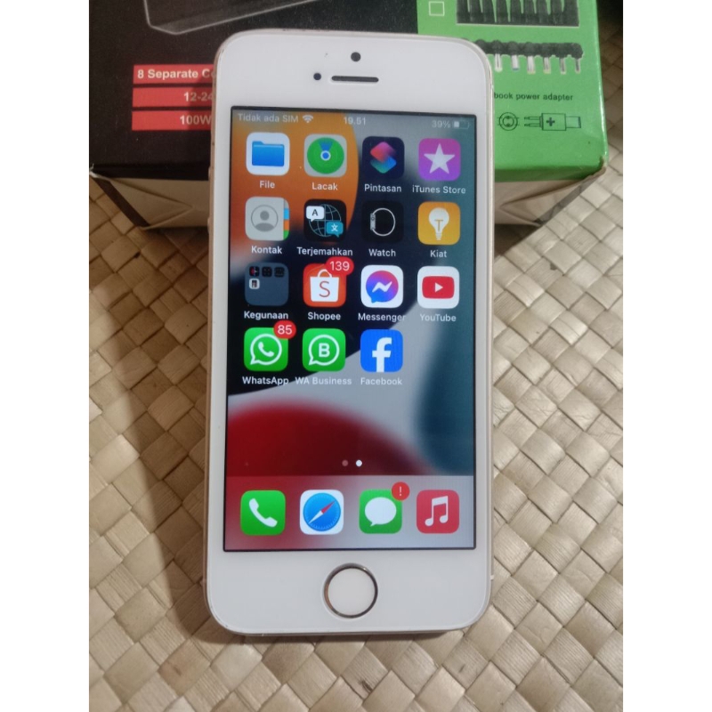 Jual iPhone SEgenerasi 1 64gb all operator original murah meriah barang ...