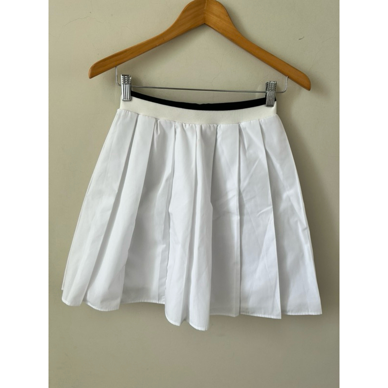 Jual Uniqlo rok putih size S (PL) | Shopee Indonesia