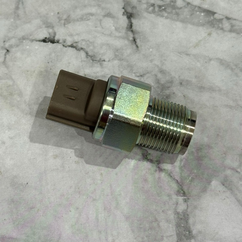 Jual Switch Sensor Commonrail Pressure Press Isuzu Elf NMR 81 Dmax Giga ...