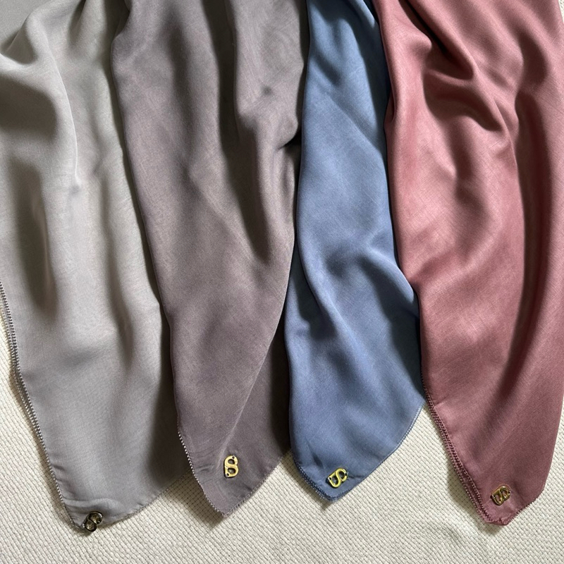 Jual Original Buttonscarves Everyday Scarf - Square Hijab Paris ...