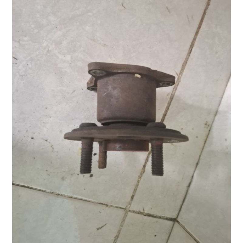 Jual hub nap roda bearing roda belakang corolla gl se salon 84-87 ...