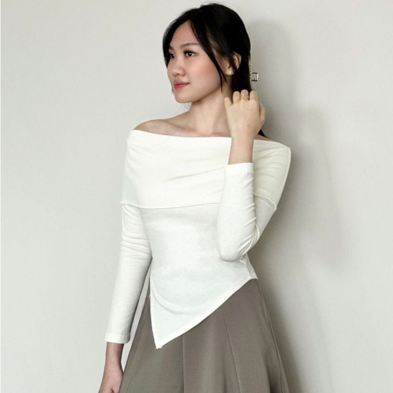 Jual #AB144 - Asymmetric Sabrina Longsleeves | Atasan Wanita Pakaian ...