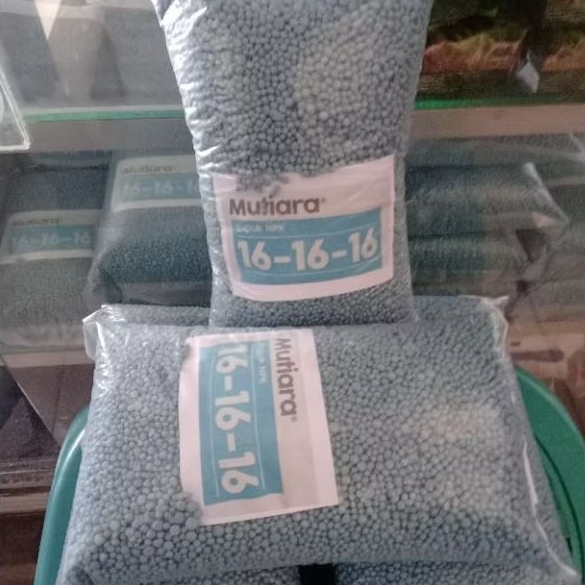 Jual PUPUK NPK MUTIARA 16 16 16 MEROKE KEMASAN REPACK 1 KG | Shopee Indonesia