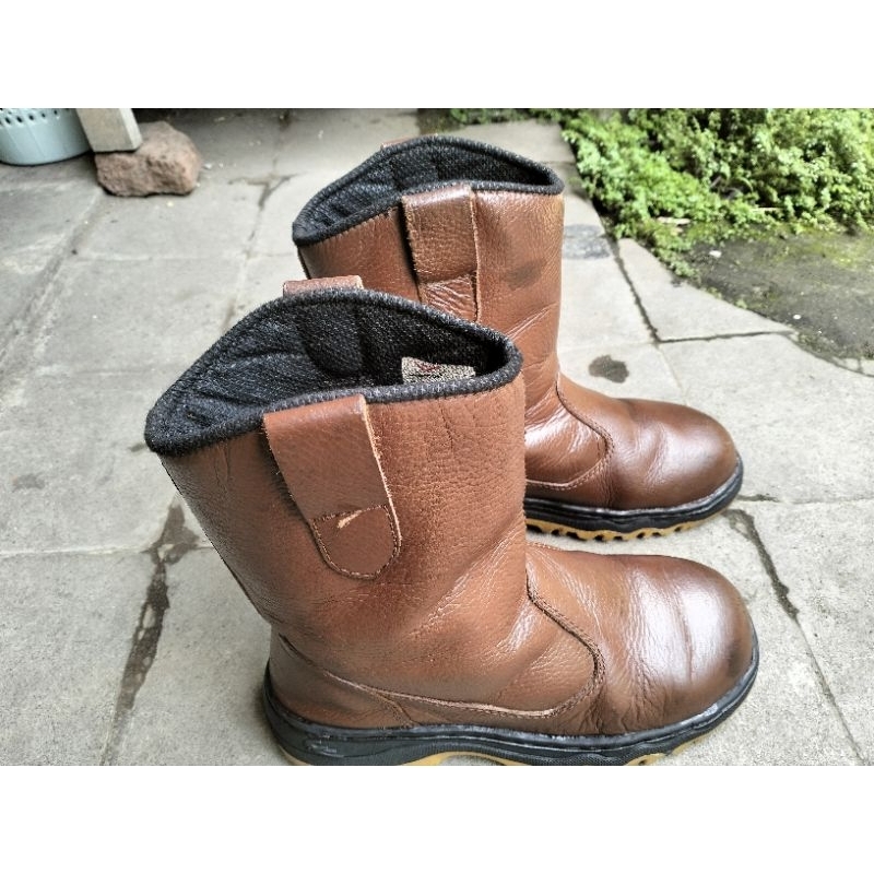 Jual sepatu safety panjang kulit cheetah 38 second | Shopee Indonesia